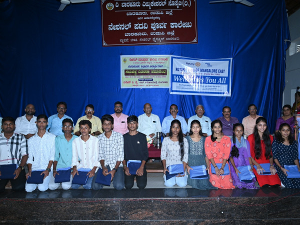Free Uniform Distribution Ceremony Held for PUC Students at National ...